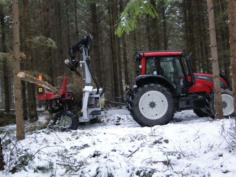 HYPRO 755 HB Wheel-mounted tractor processor