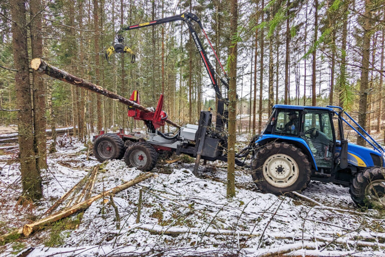 HYPRO 300 VB Trailer-mounted Tractor processor